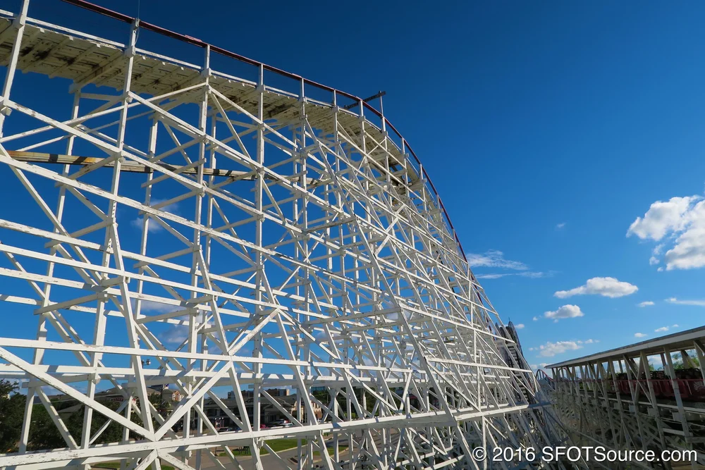 Judge Roy Scream Wooden Coaster | Six Flags Over Texas