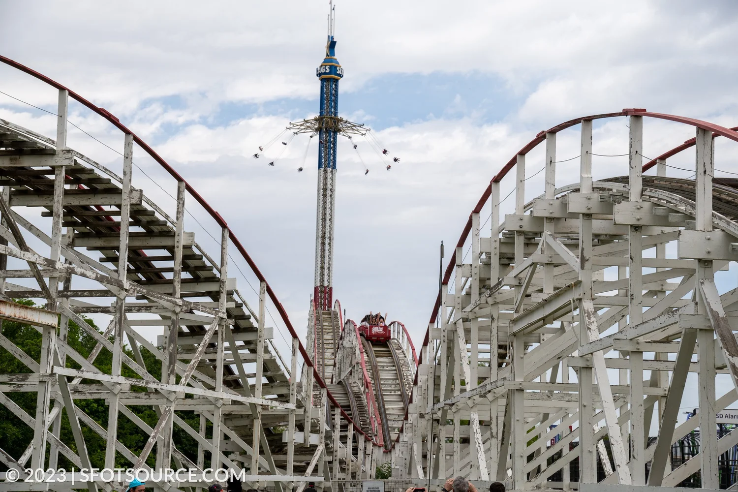 Judge Roy Scream Wooden Coaster | Six Flags Over Texas