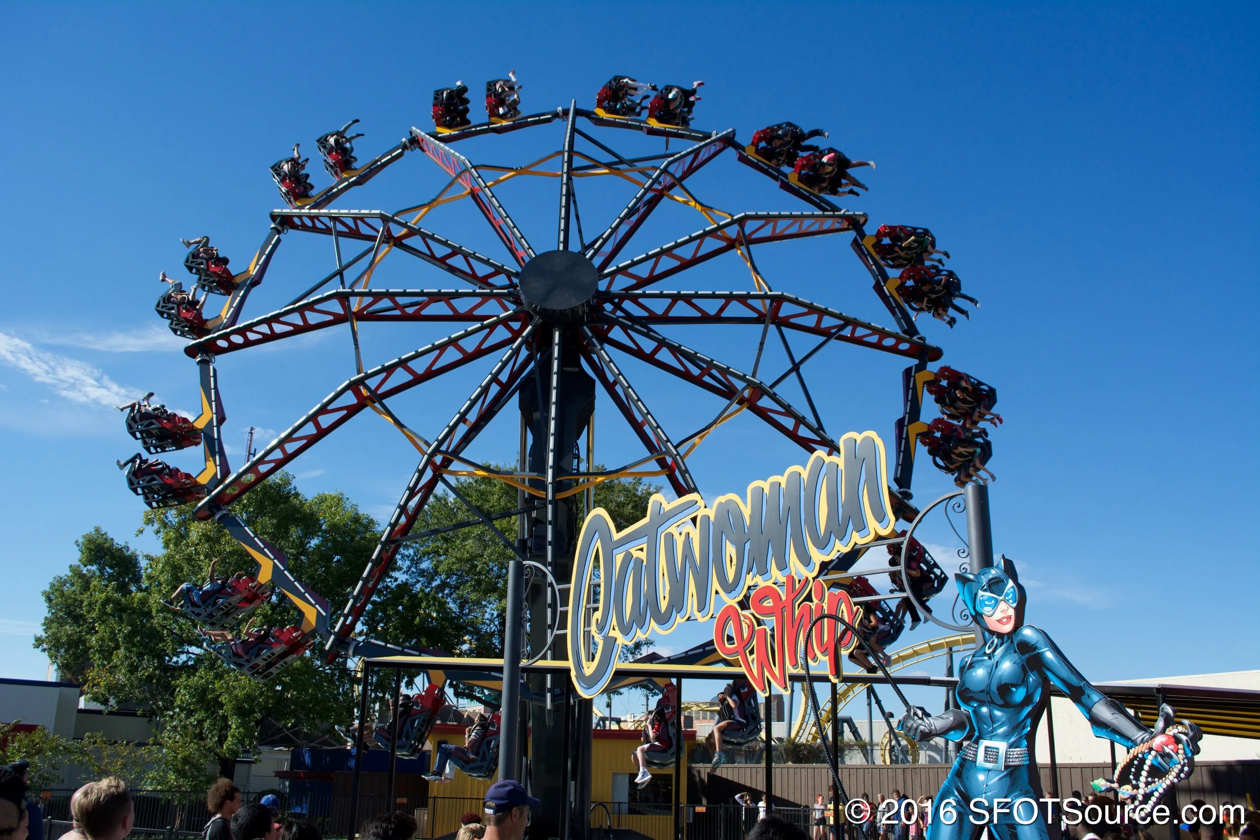 Catwoman Whip Thrill Ride | Six Flags Over Texas