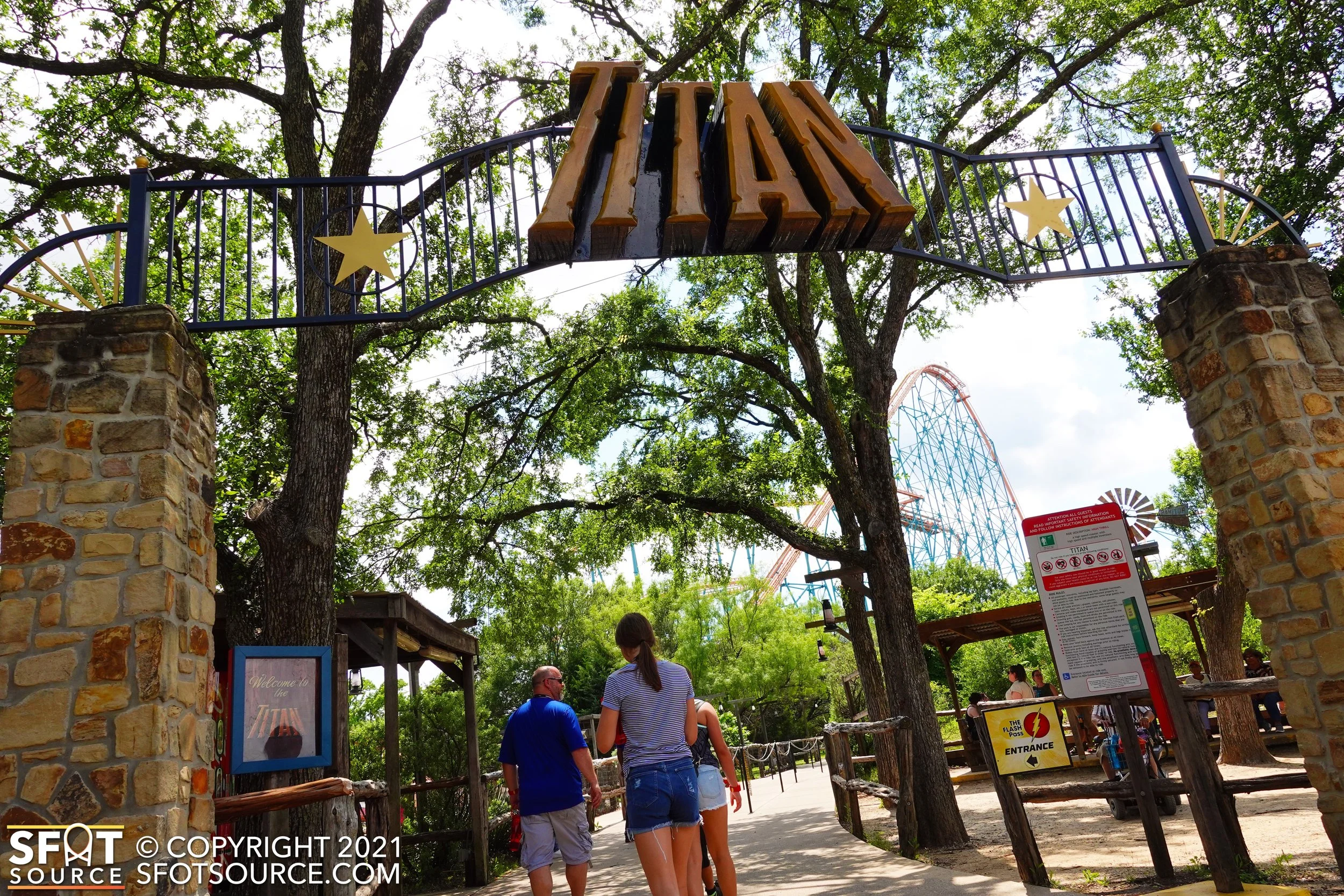 Titan Hyper Coaster | Six Flags Over Texas