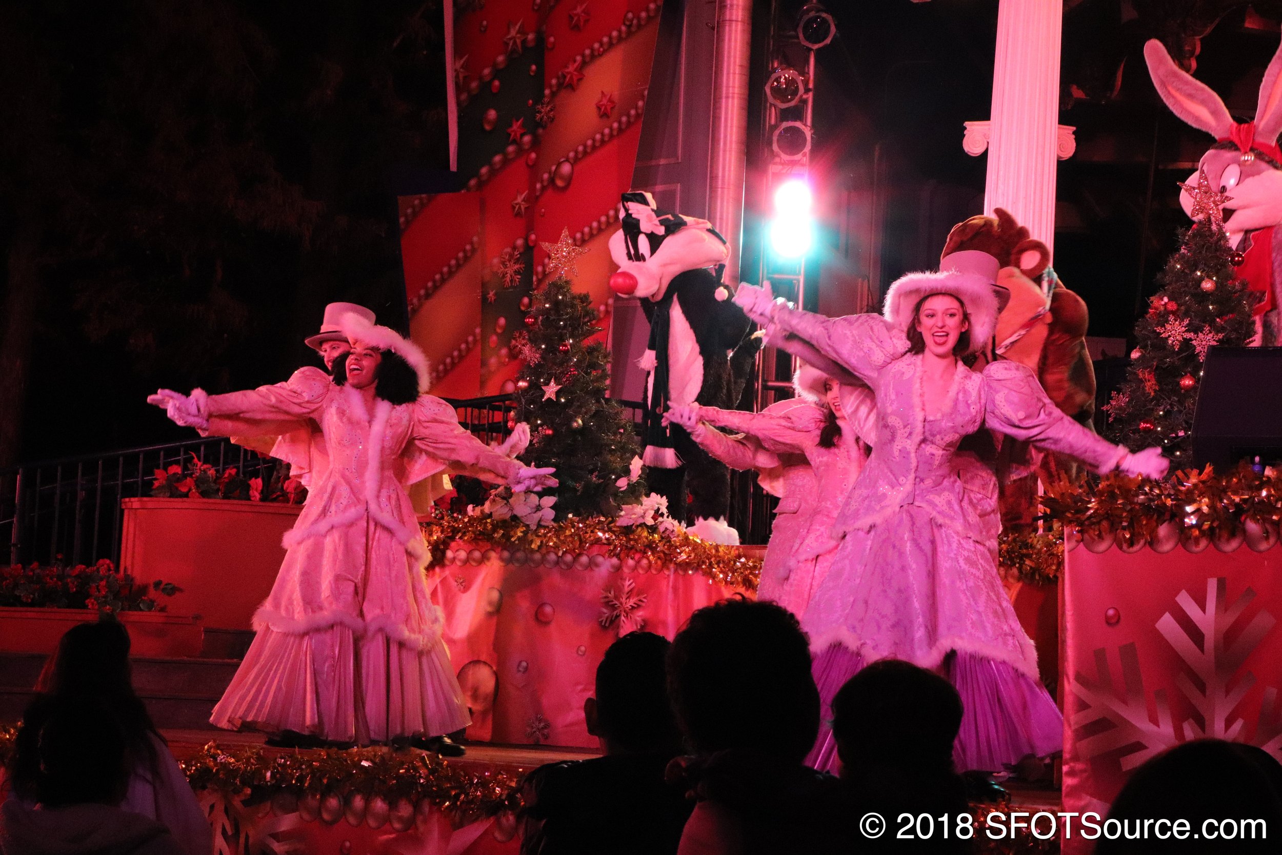 Silver Star Carousel Stage | Six Flags Over Texas