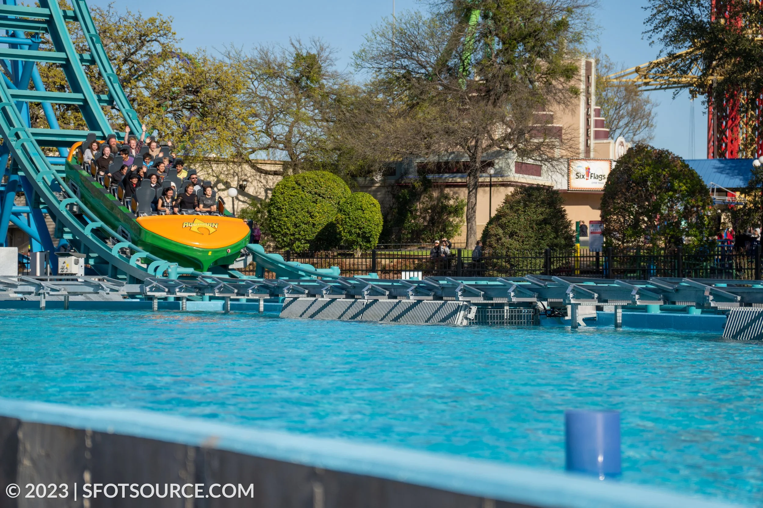 Aquaman: Power Wave Water Coaster | Six Flags Over Texas