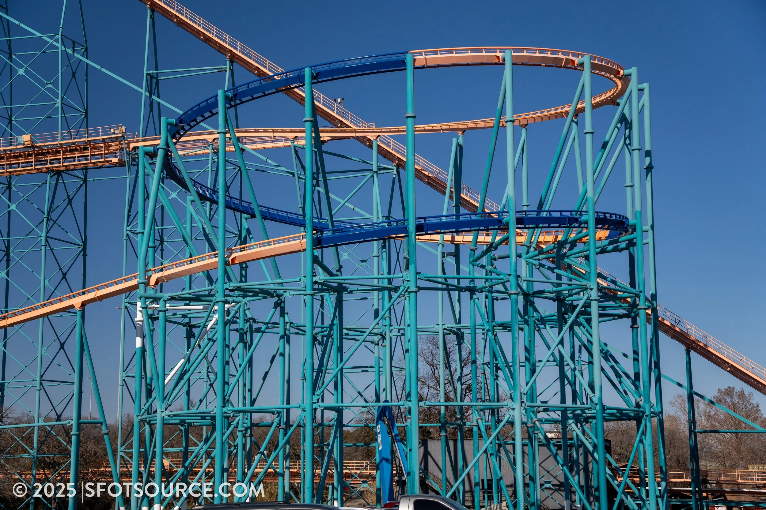 Titan Hyper Coaster | Six Flags Over Texas