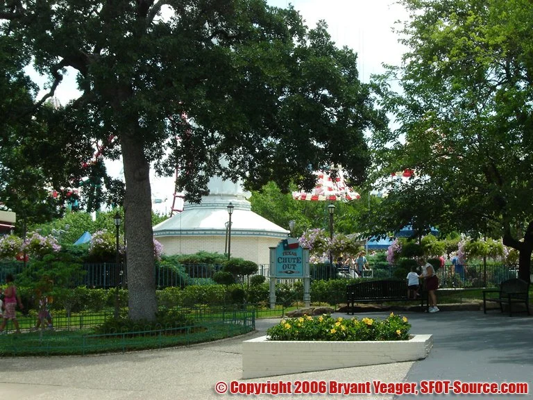 Texas Chute Out Ride | Six Flags Over Texas