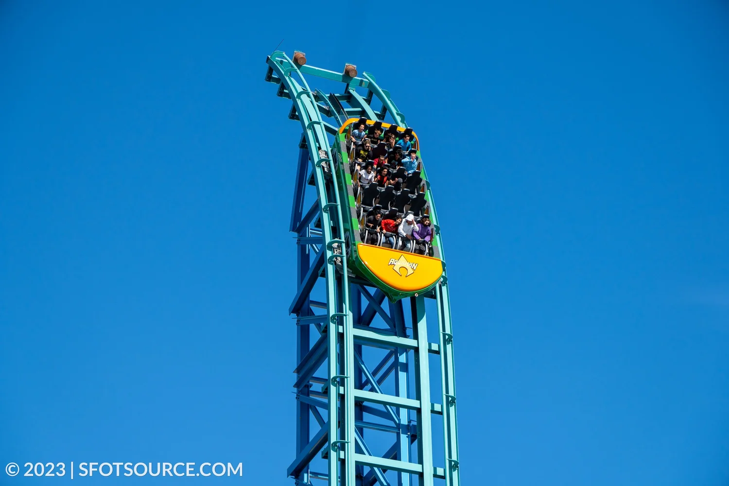 Aquaman: Power Wave Water Coaster | Six Flags Over Texas