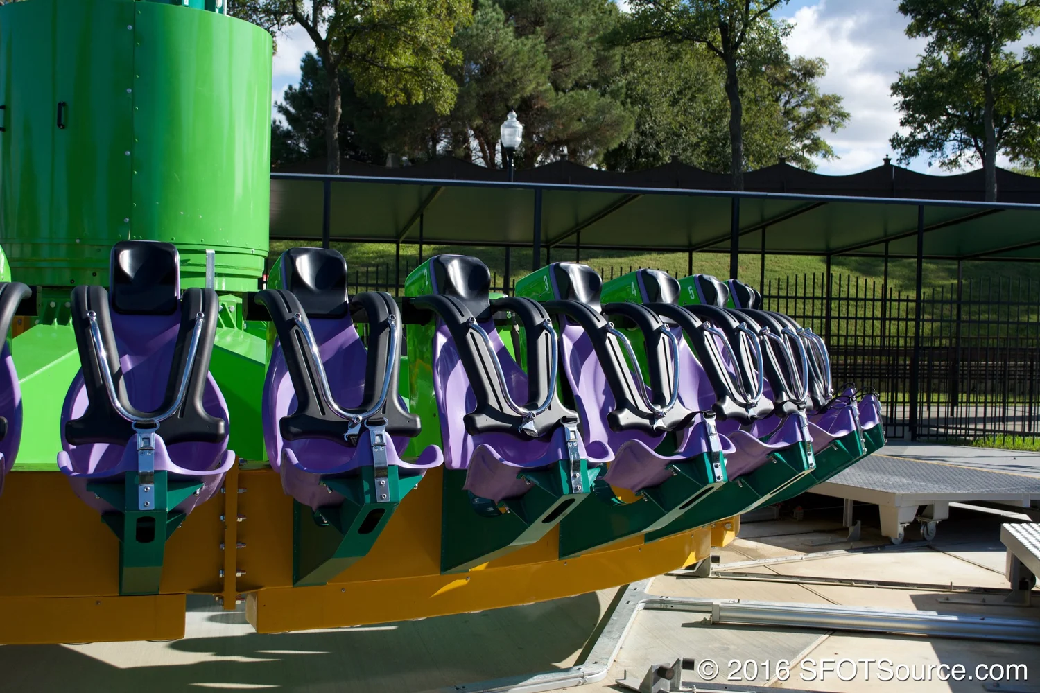 The Riddler Revenge Thrill Ride | Six Flags Over Texas
