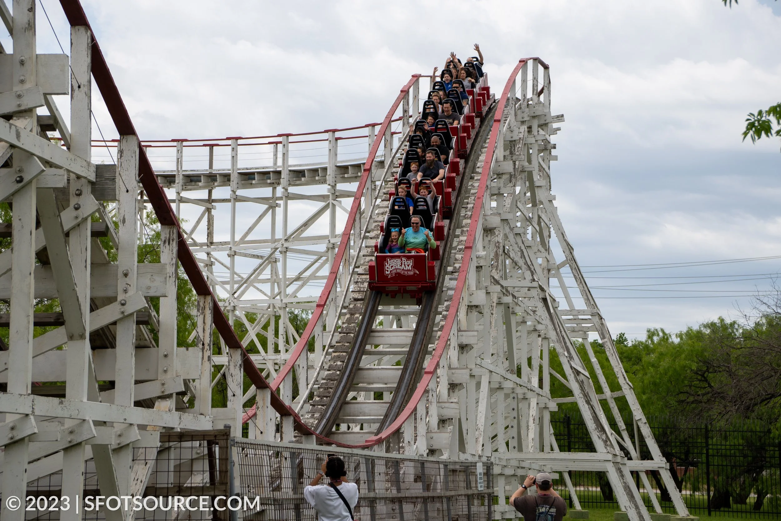 Judge Roy Scream Wooden Coaster | Six Flags Over Texas