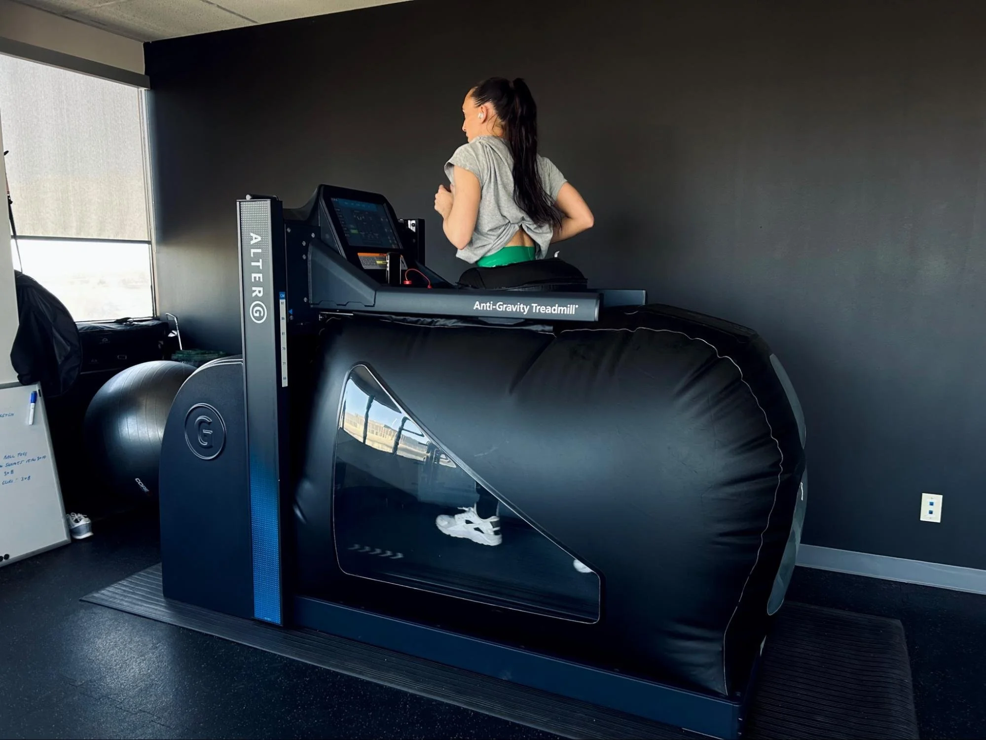 Why the Anti-Gravity Treadmill Speeds Up ACL Recovery - Elevate ...
