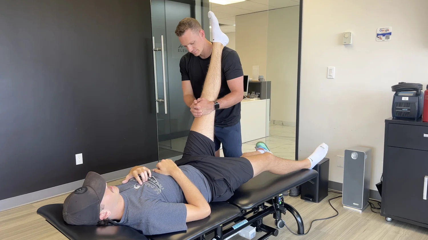 Signs Your ACL Recovery is On Track (Or Not) - Elevate Rehabilitation