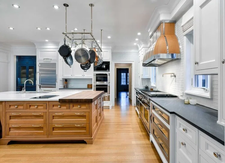 Best Kitchen Layout for Entertaining | Ideas & Consideration Factors ...