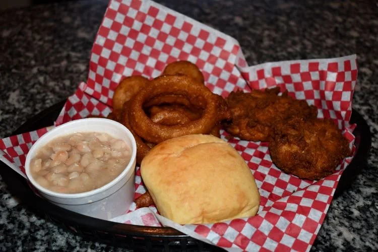 Entrees — Betty's Parkway Restaurant