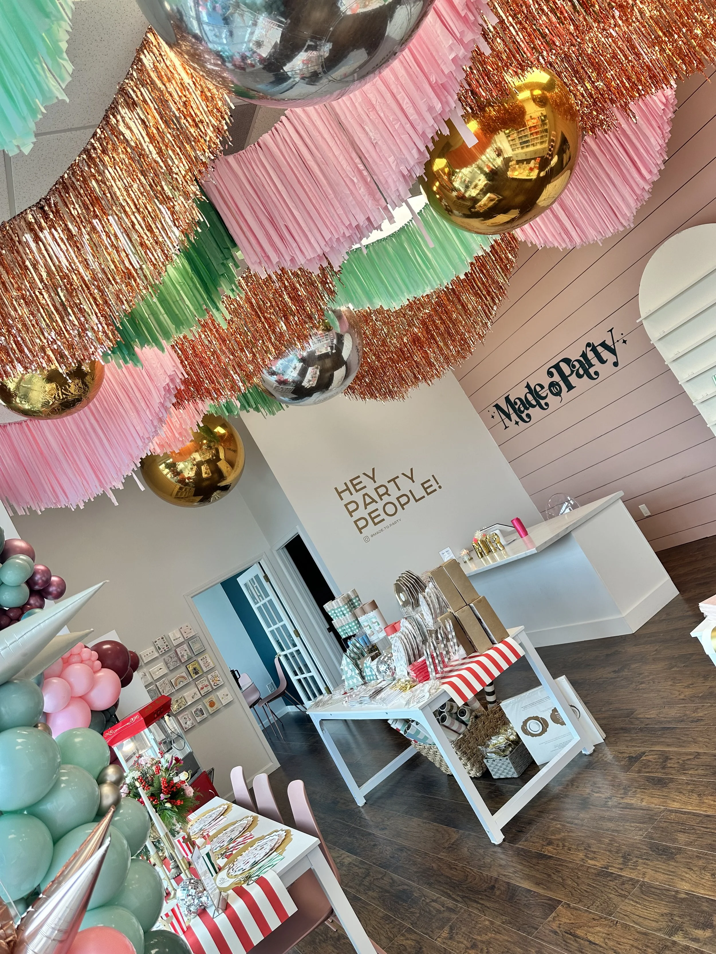 Custom Party Decor & Balloons