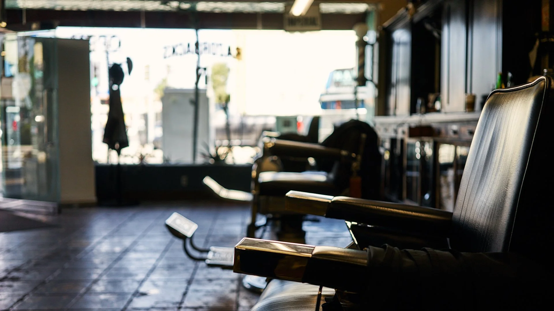 Razorbacks Barber Shop - Long Beach, CA - Haircuts & Straight Razor Shaves