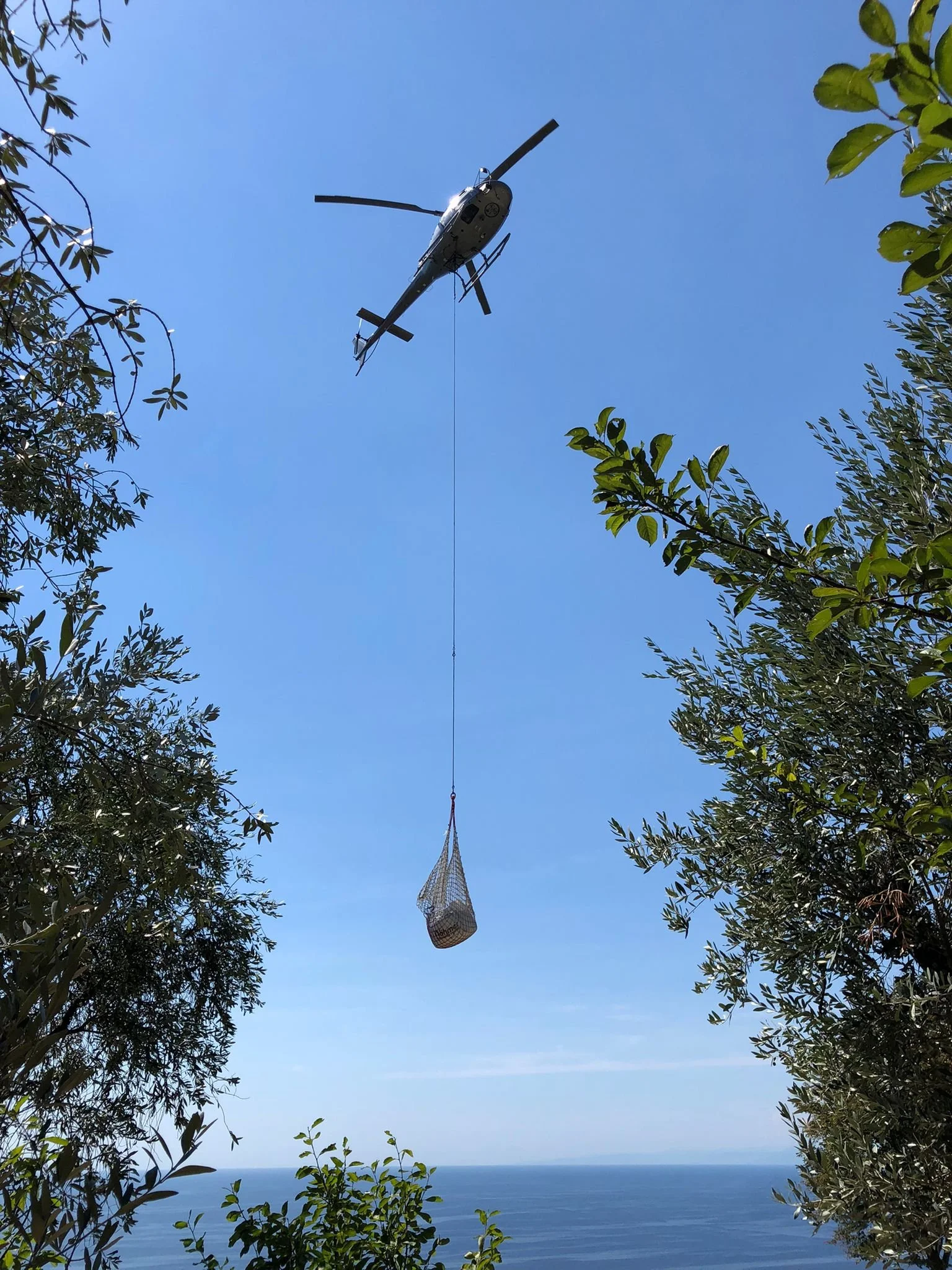 La piscina impossibile. Sfida vinta in cima alle colline liguri