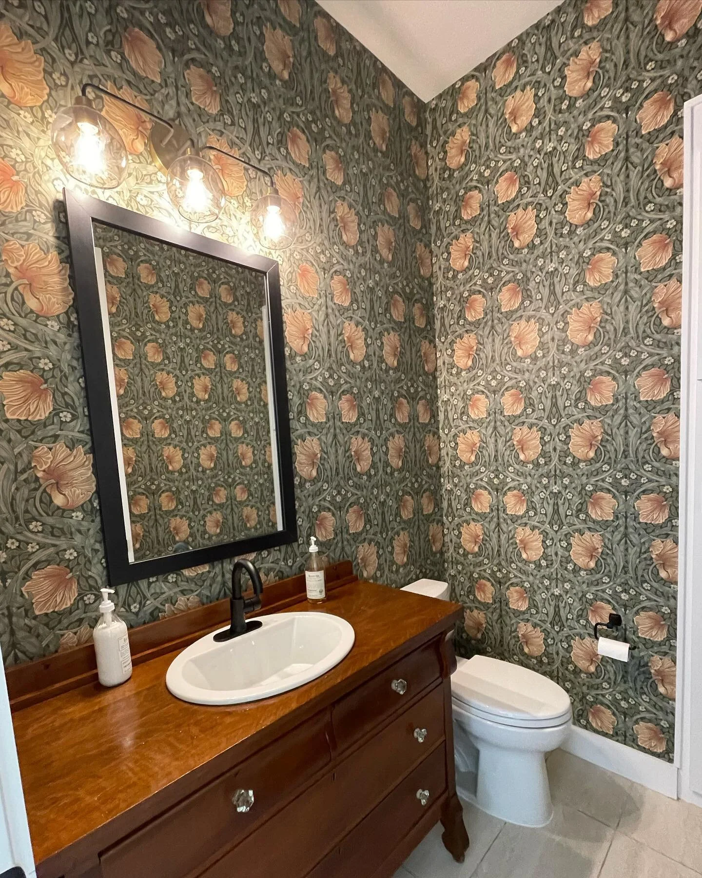 Wallpaper Installer in Austin | Hi-Country Paperworks | Austin wallpaper