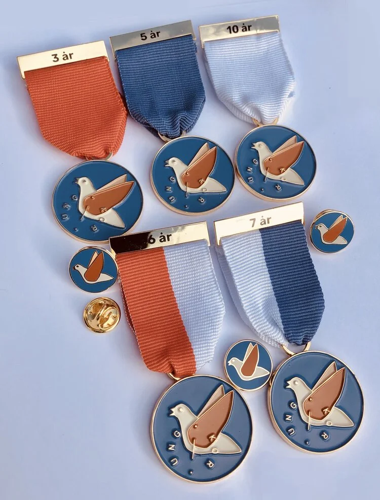 Medaljer og pins — Ung i Kor