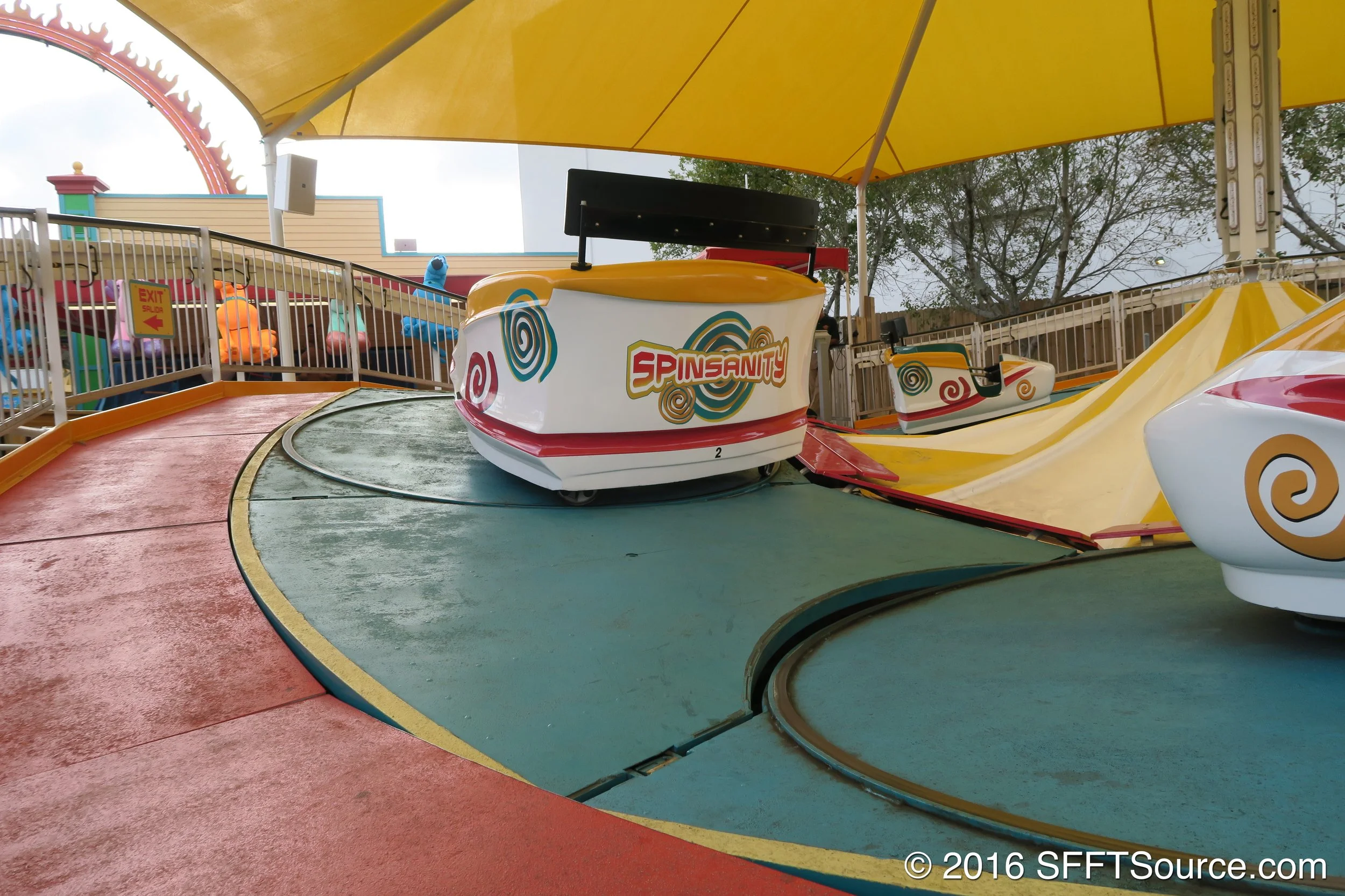 Spinsanity Tilt-a-Whirl Ride | Six Flags Fiesta Texas