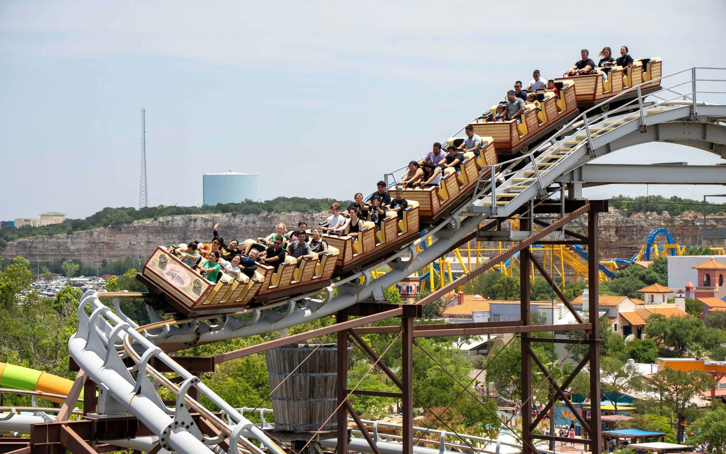 Road Runner Express Roller Coaster | Six Flags Fiesta Texas - SFFT Source