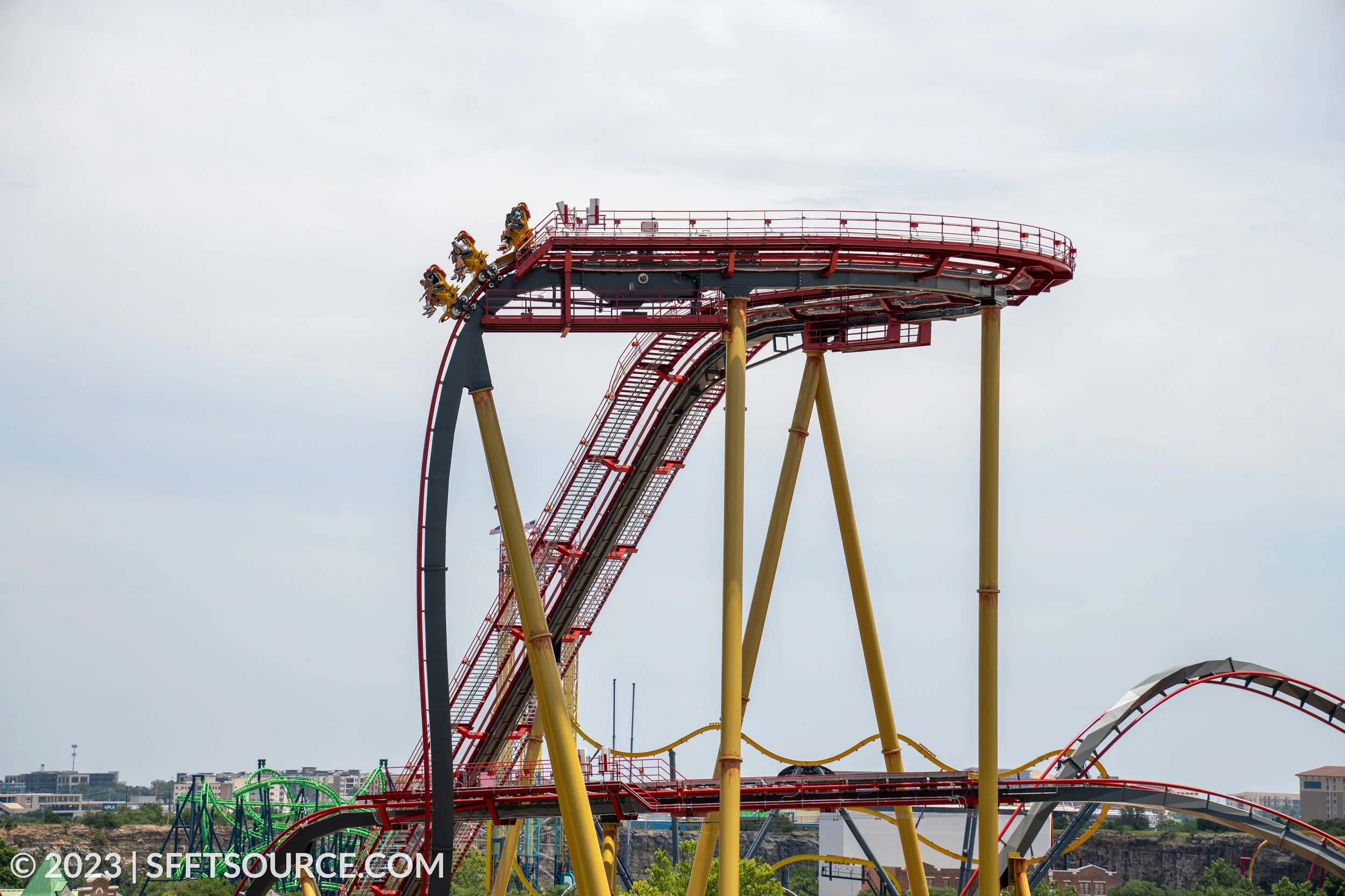 Dr. Diabolical's Cliffhanger Roller Coaster | Six Flags Fiesta Texas