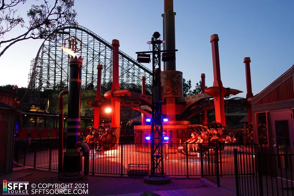 Dare Devil Dive Flying Machines Thrill Ride | Six Flags Fiesta Texas