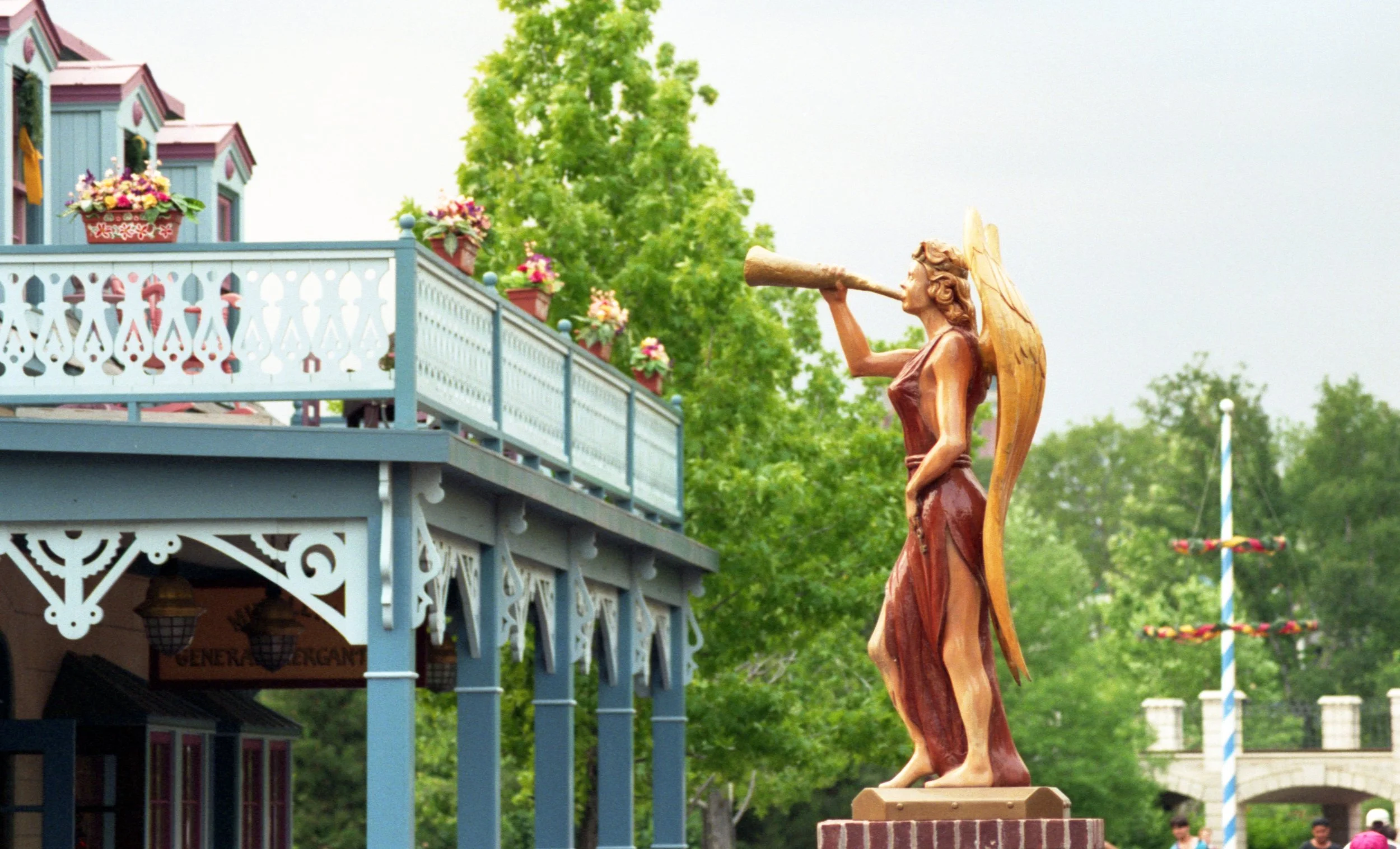 Studio 6F | Six Flags Fiesta Texas - SFFT Source