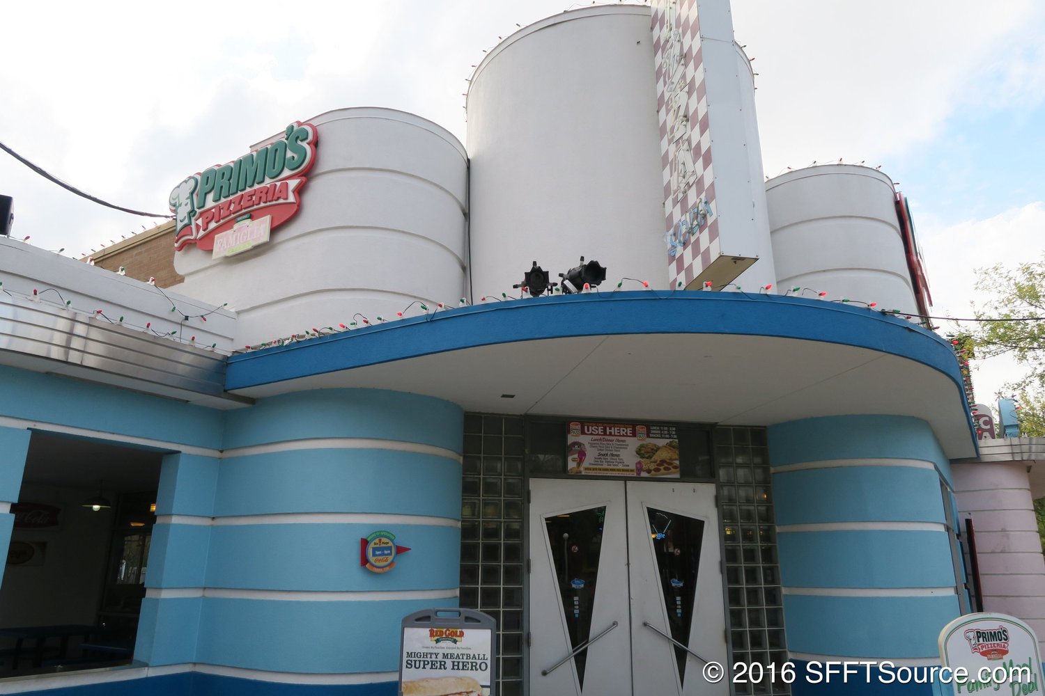 Primo's Pizzeria | Six Flags Fiesta Texas