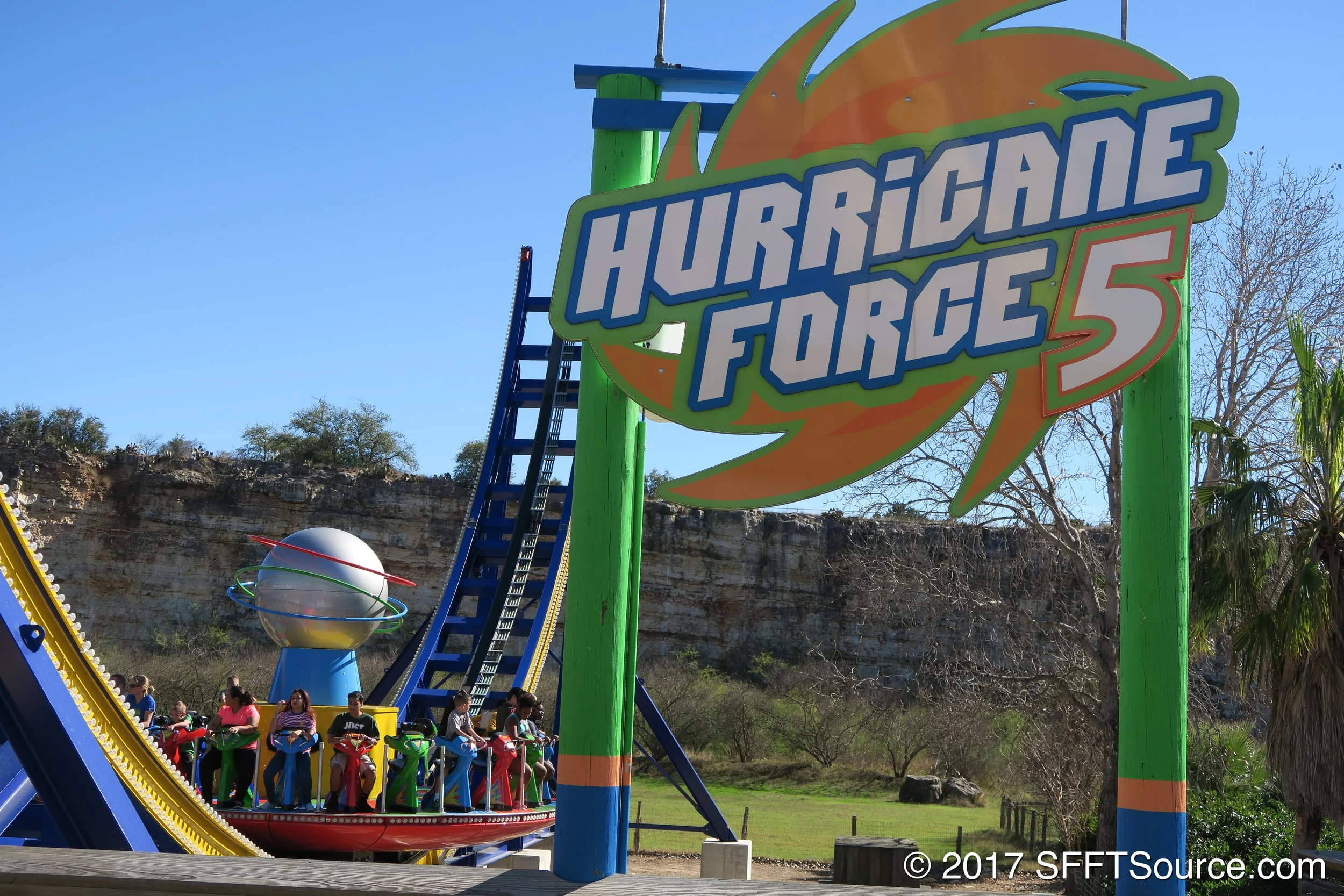 Hurricane Force 5 Family Ride | Six Flags Fiesta Texas
