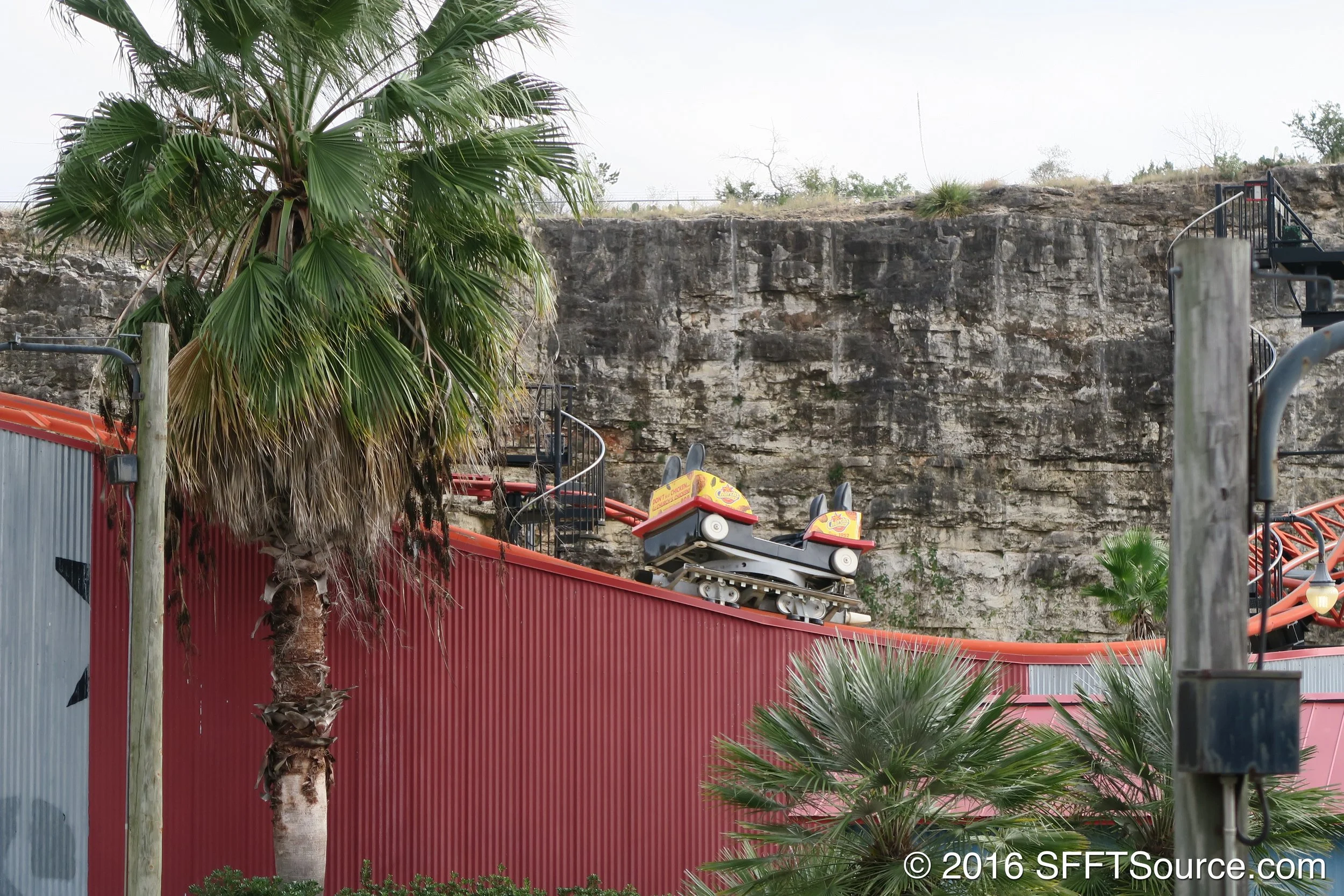 Pandemonium Roller Coaster | Six Flags Fiesta Texas