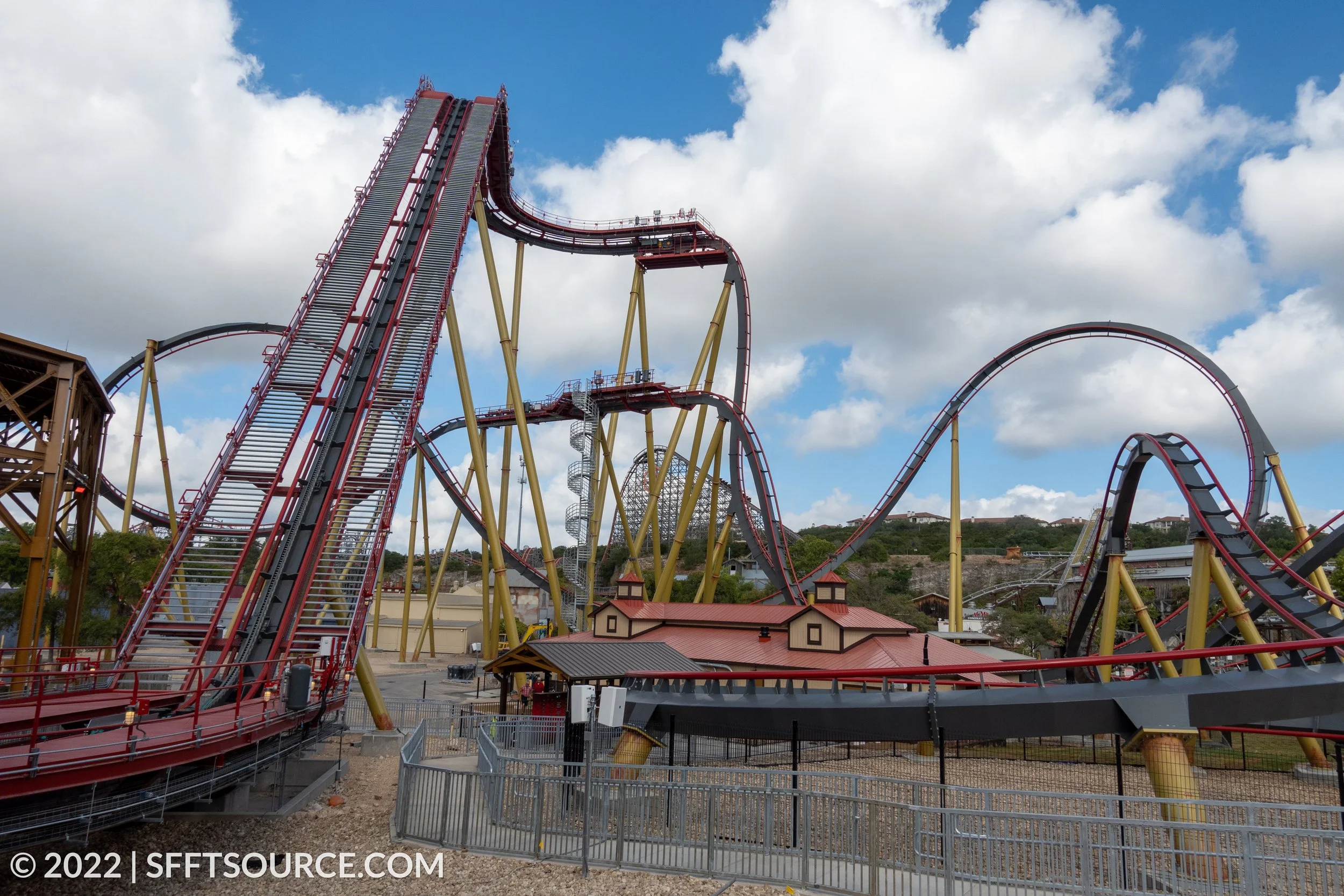Dr. Diabolical's Cliffhanger Roller Coaster | Six Flags Fiesta Texas