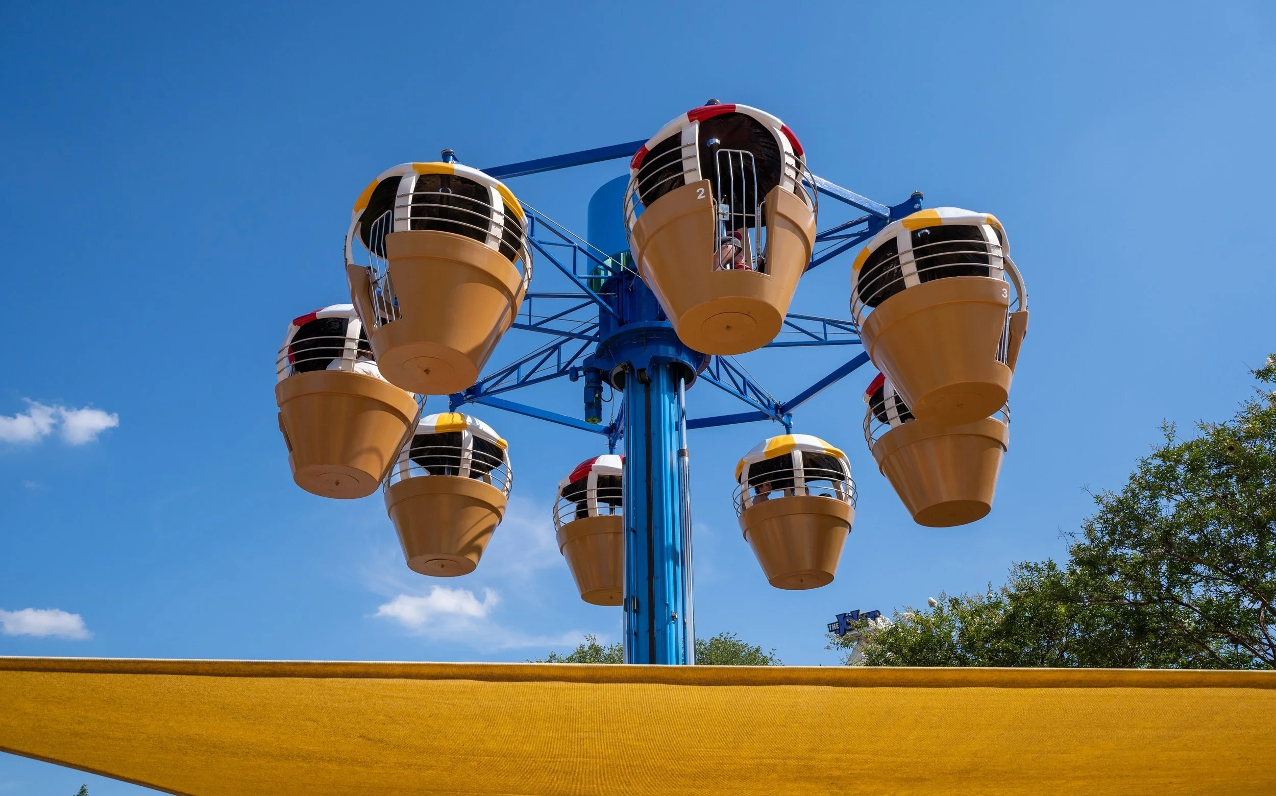 Poison Ivy Toxic Spin | Six Flags Fiesta Texas — SFFT Source