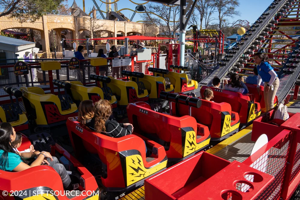 Kid Flash Cosmic Coaster Ride | Six Flags Fiesta Texas