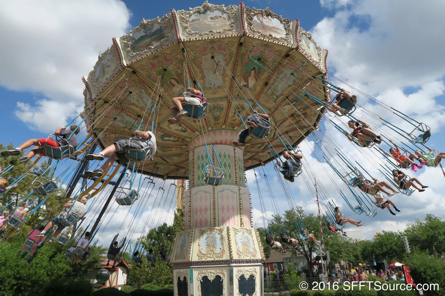 DC Super-Villains Swing Family Ride | Six Flags Fiesta Texas