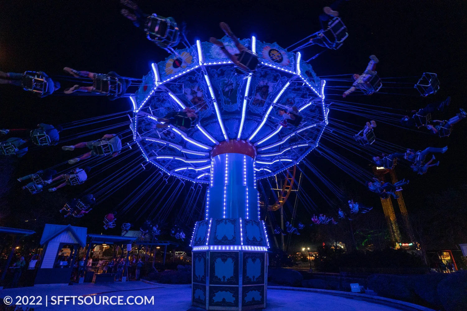 DC Super-Villains Swing Family Ride | Six Flags Fiesta Texas