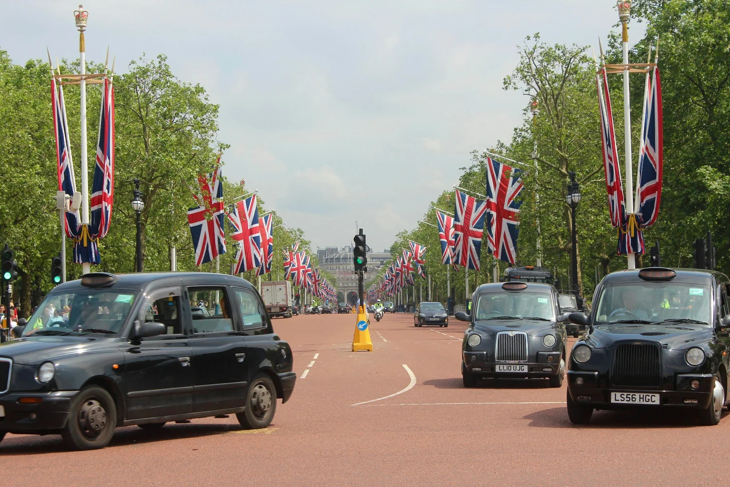 London Hotels with Two Queen Beds: The Best Options (2026) — Antidote ...