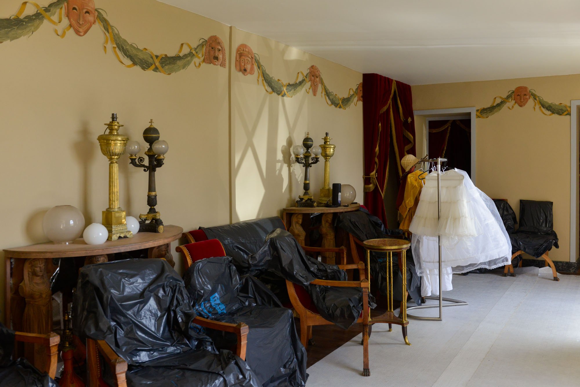 1900, les coulisses des préparatifs du premier spectacle du château de ...