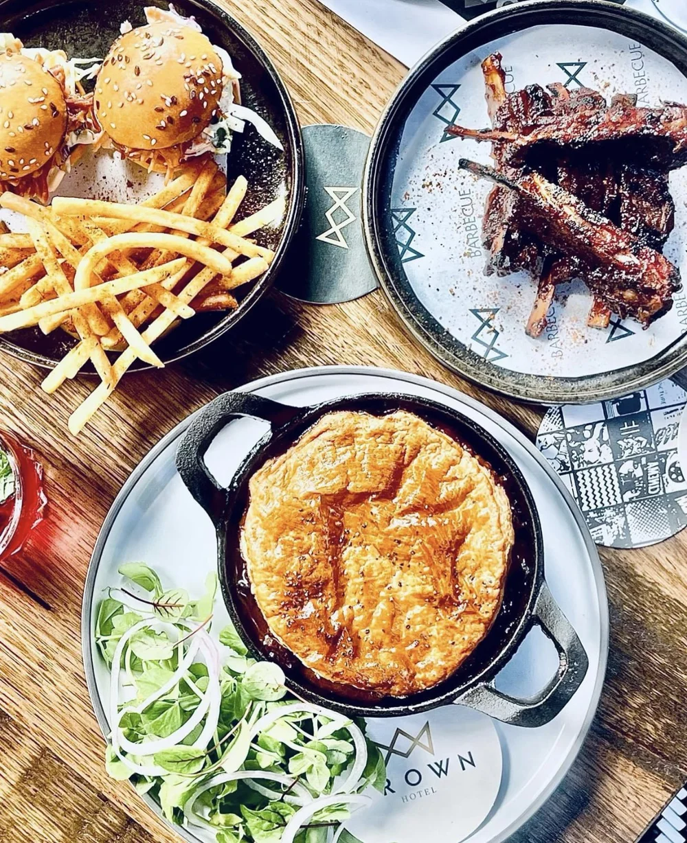 EAT — Crown Hotel Traralgon