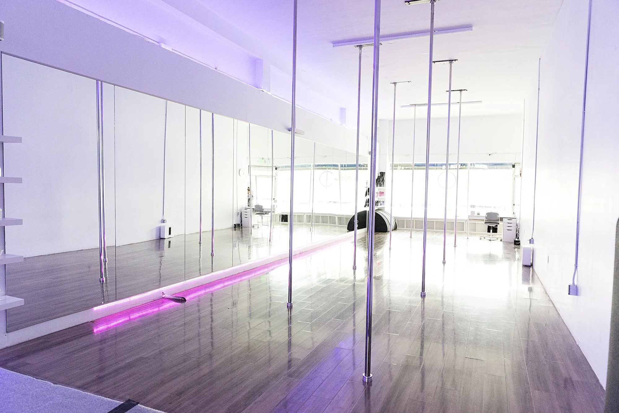 Oakland Pole Dance and Heels Classes — Pole + Dance Studios