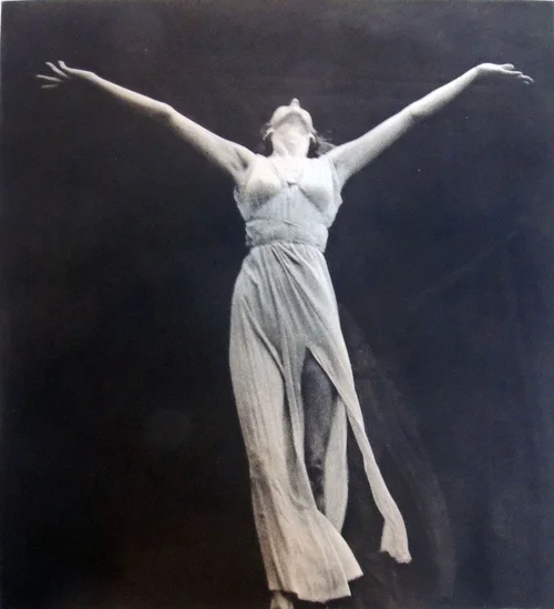 Isadora Duncan: The Costumes and the Irrepressible Spirit — JEMILLA LEA