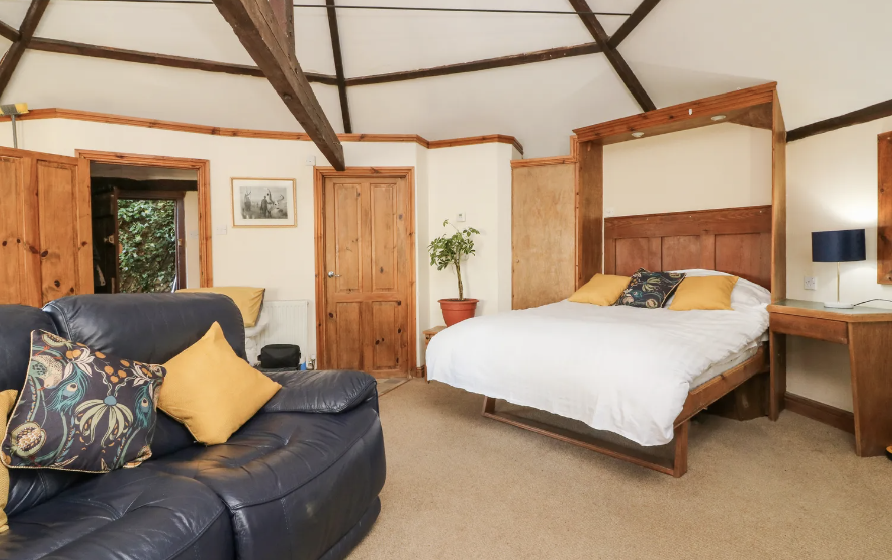 Roundhouse — South Reed Farm Holidays