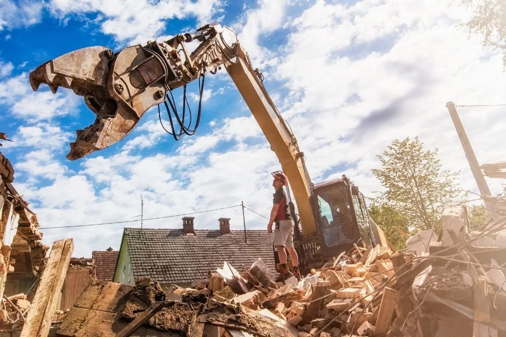 THE ENVIRONMENTAL IMPACT OF TRADITIONAL DEMOLITION METHODS ...