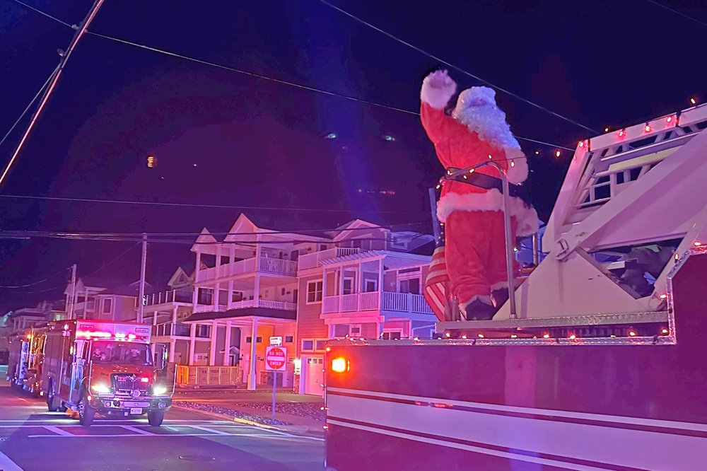 Sea Isle City Volunteer Fire Department's "Santa Drive-By" on December ...
