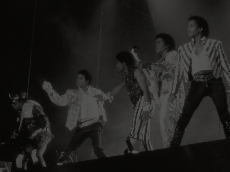 THE JACKSONS : VICTORY TOUR 1984 — WALKING WITH LEGENDS