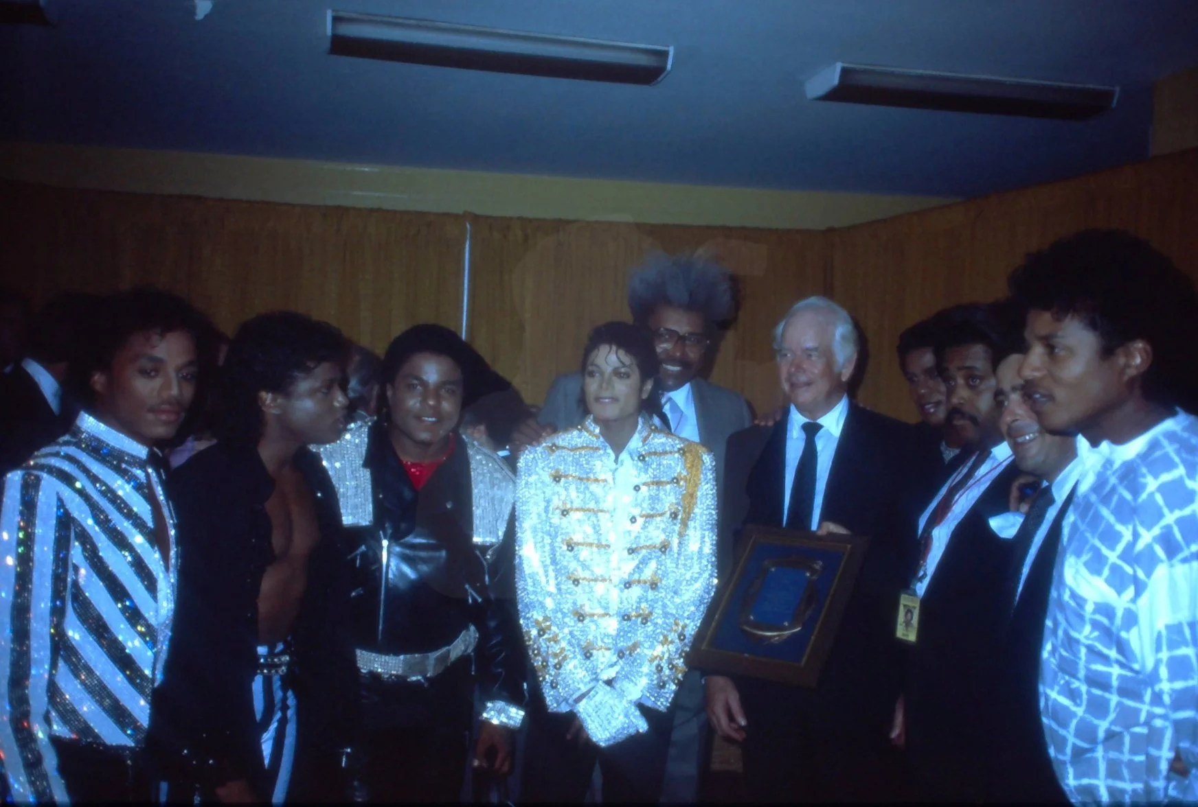 THE JACKSONS : VICTORY TOUR 1984 — WALKING WITH LEGENDS