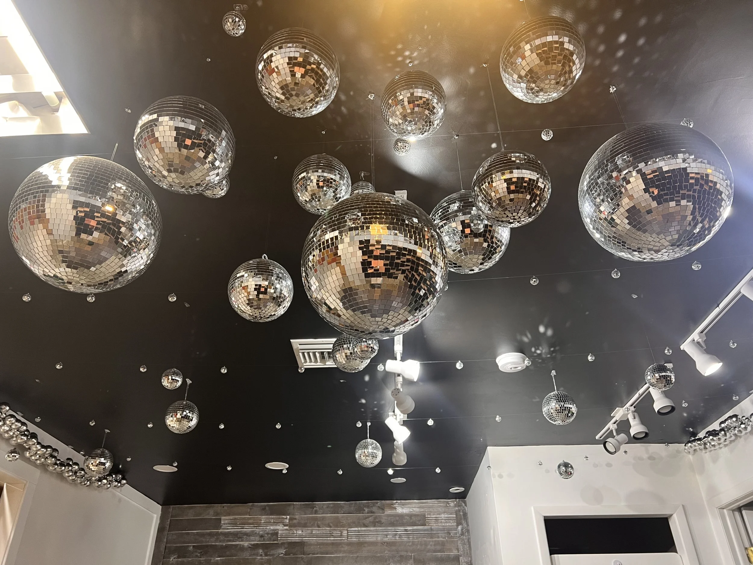 Services 1 — LUNA LOCKS