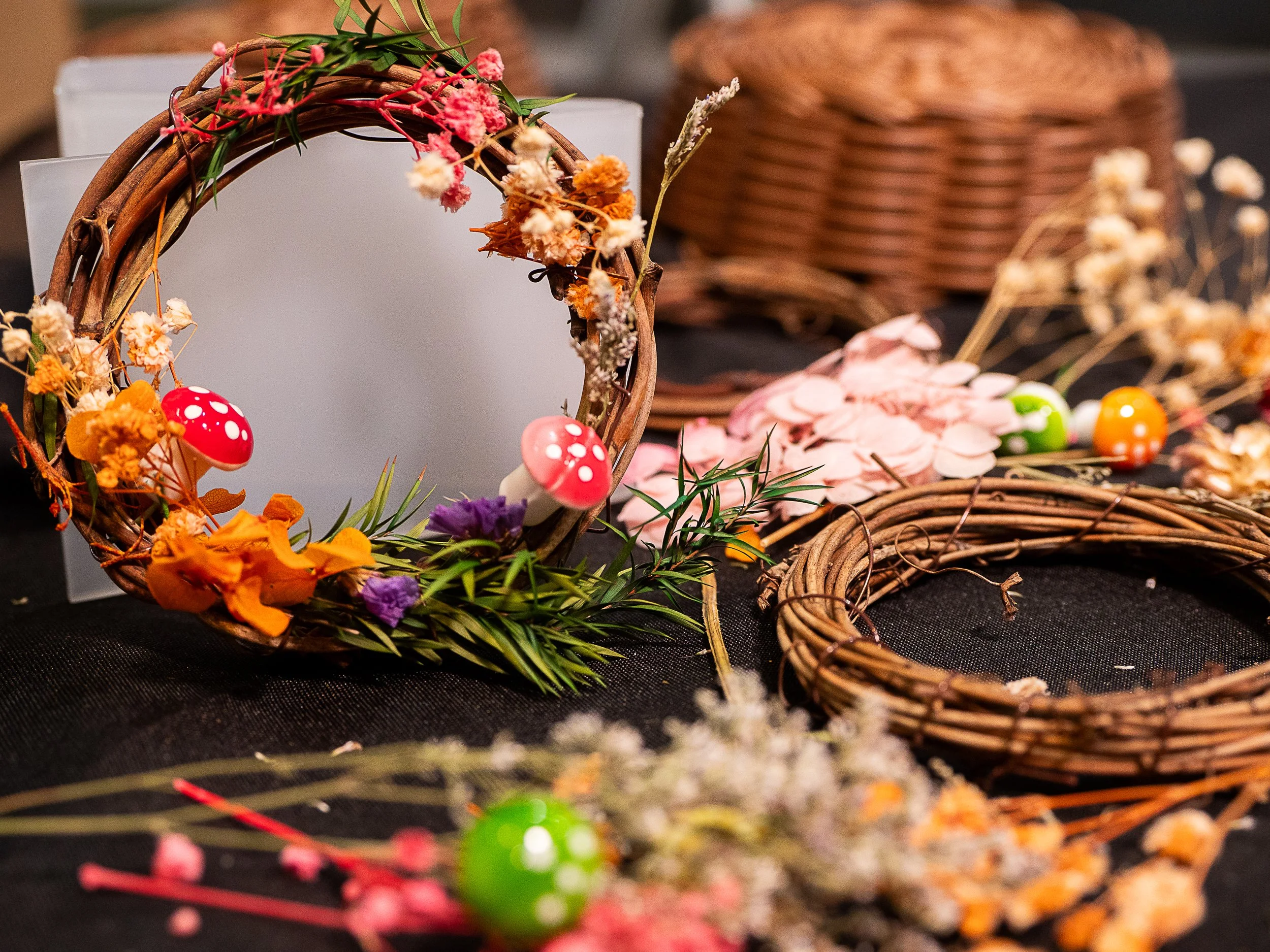 Services 1 — LUNA LOCKS