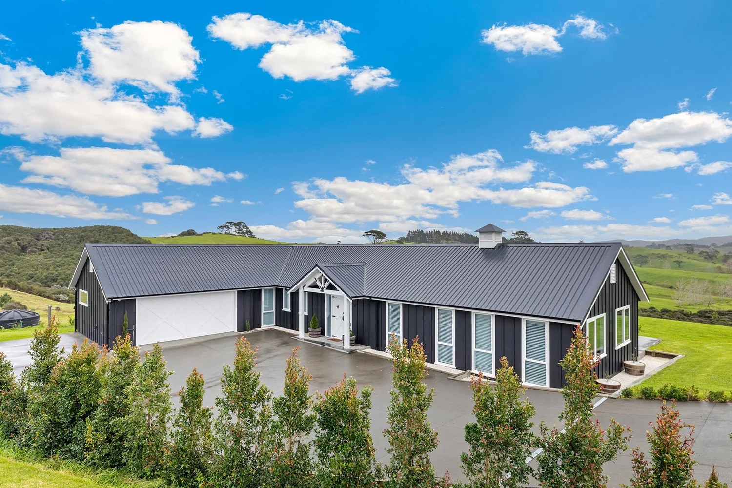 Contemporary Country House — Customkit Buildings