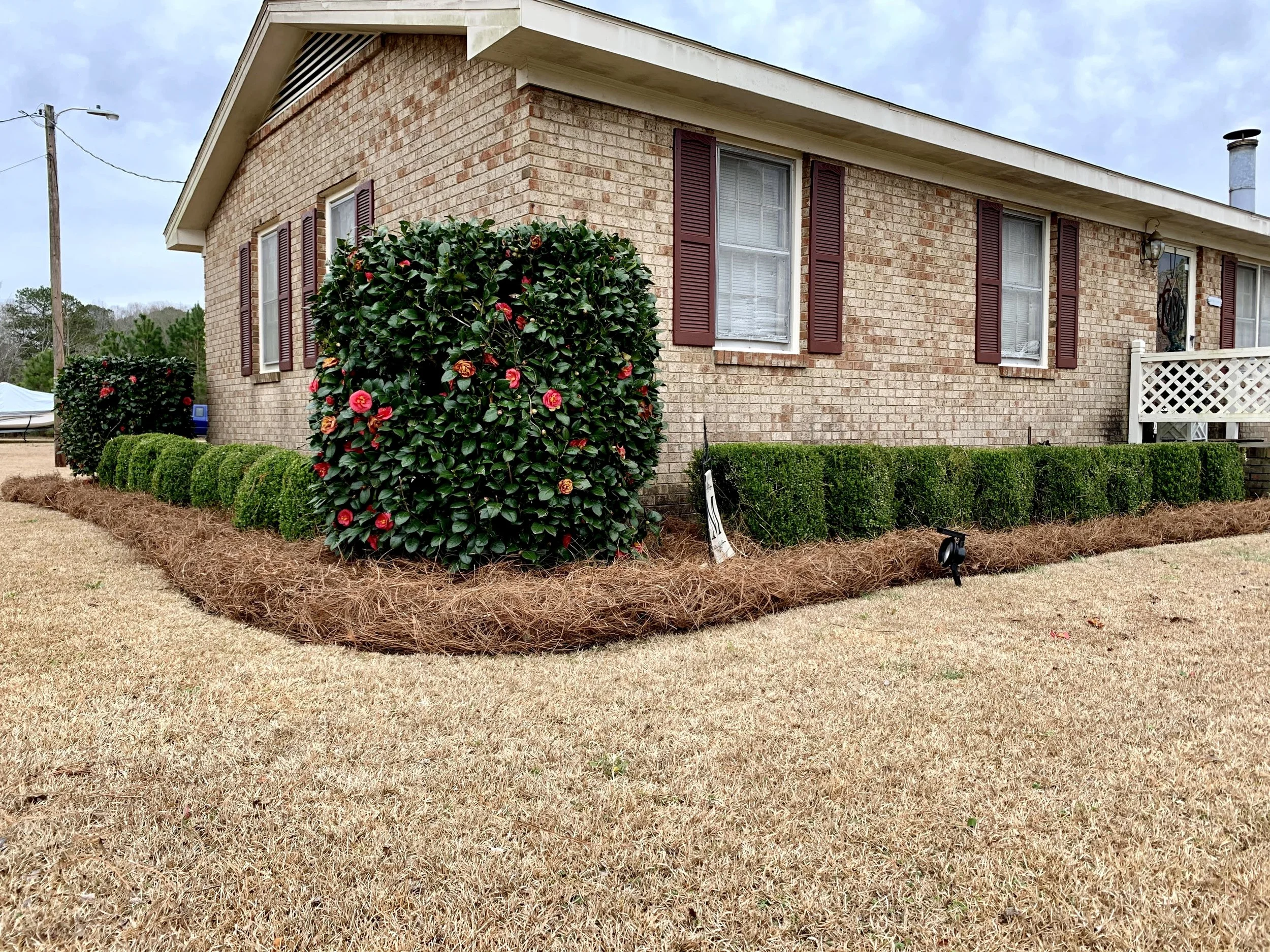 Mulch & Pinestraw — Landgreen Landscaping