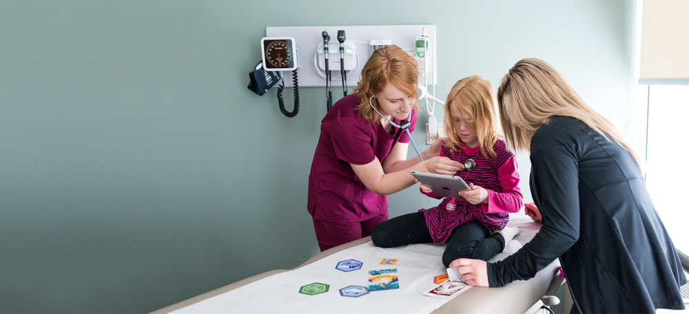 Pediatric distraction therapy with mobile augmented reality to calm ...