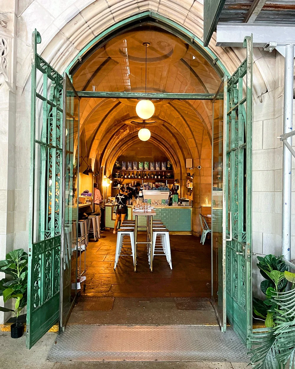 THE MOST BEAUTIFUL CAFÉS IN MANHATTAN — COFFEE AND CHAMPAGNE