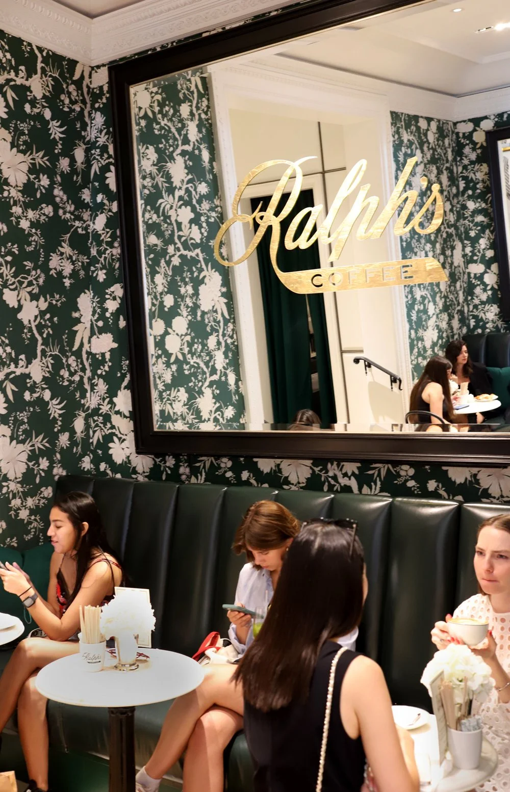THE MOST BEAUTIFUL CAFÉS IN MANHATTAN — COFFEE AND CHAMPAGNE